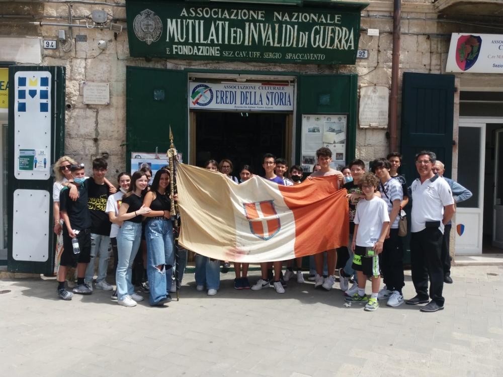 Quindici Molfetta - Visita degli studenti dell’Istituto Poli di ... Quindici Molfetta - Visita degli studenti dell’Istituto Poli di ...